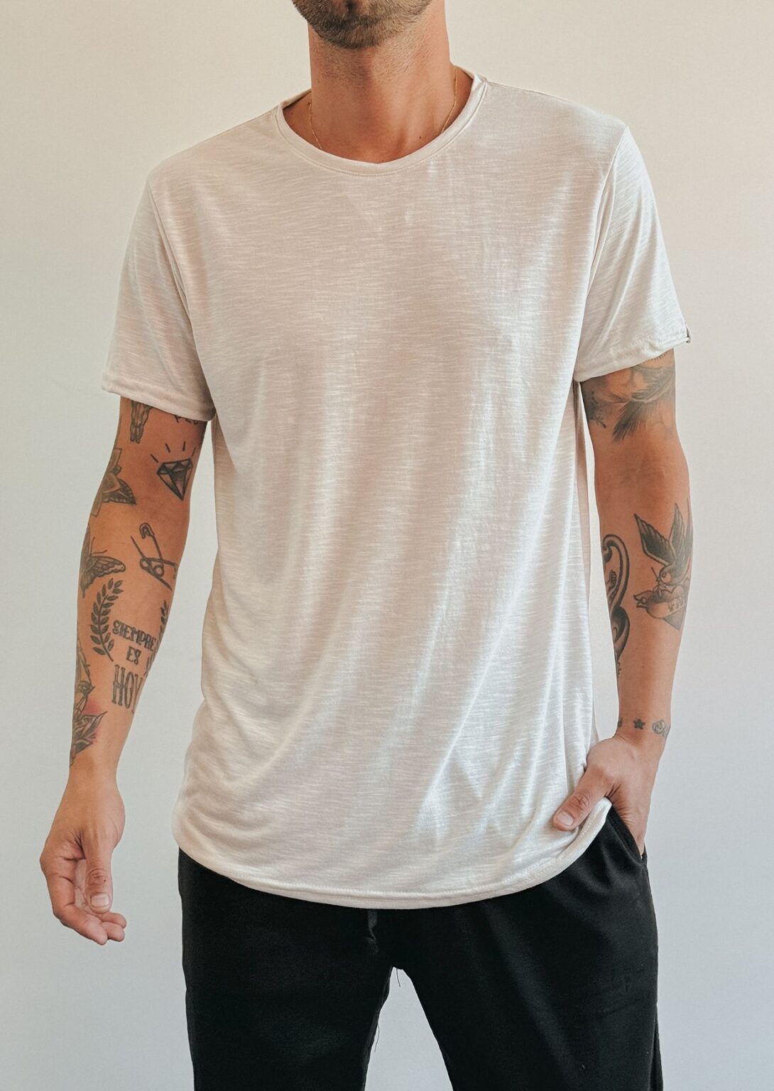 REMERA LISA CREMA – ANDEZ OFICIAL